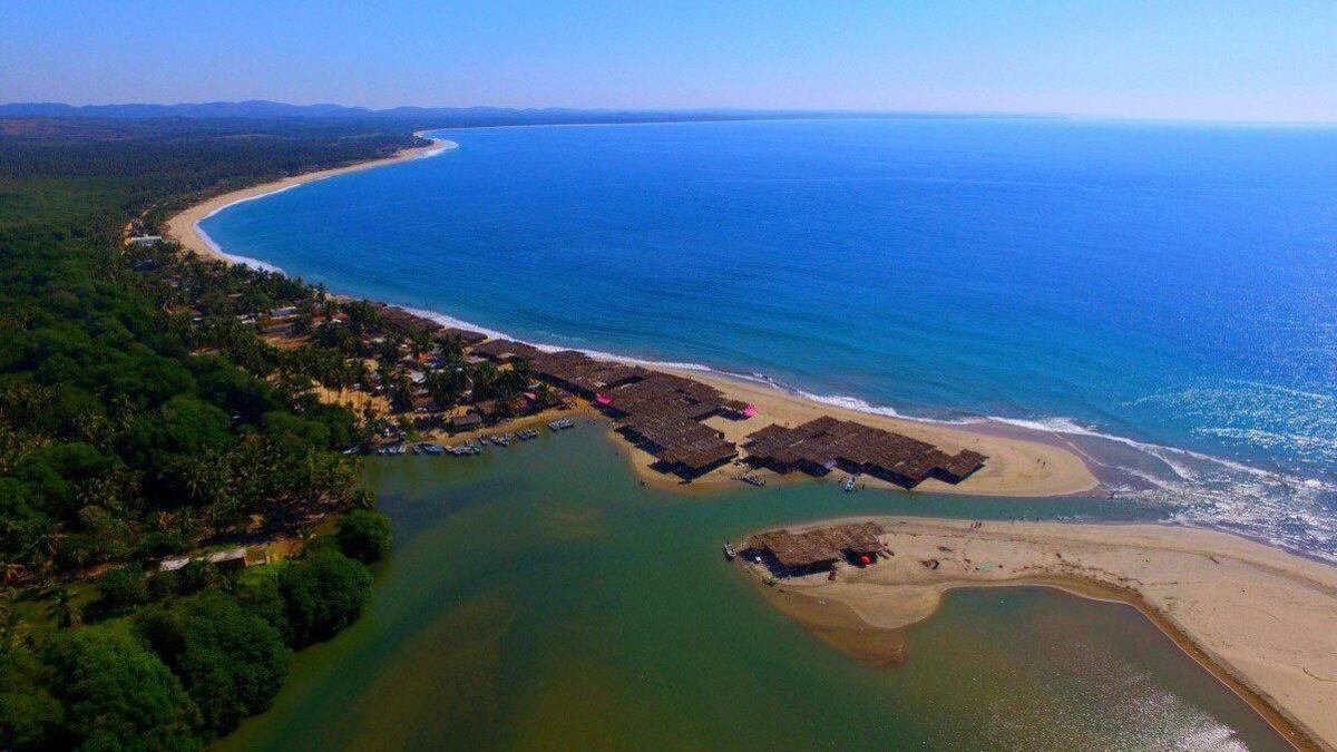 🏝️ Playa Azul, Guerrero: Un Refugio de Paz en la Costa Chica